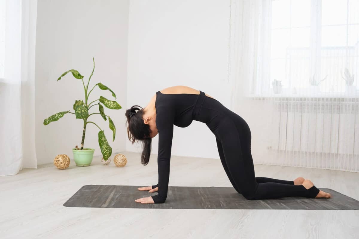 Yoga et dos d'acier : les postures miracles contre la douleur - Bien ...